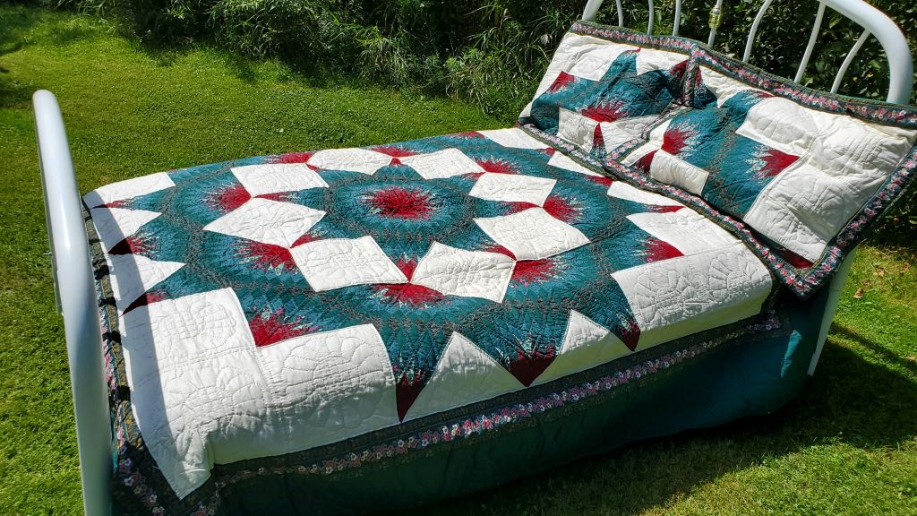 Nostalgia 1980s Donna Sharp Broken Star Original Quilt - Lace & Linens Co